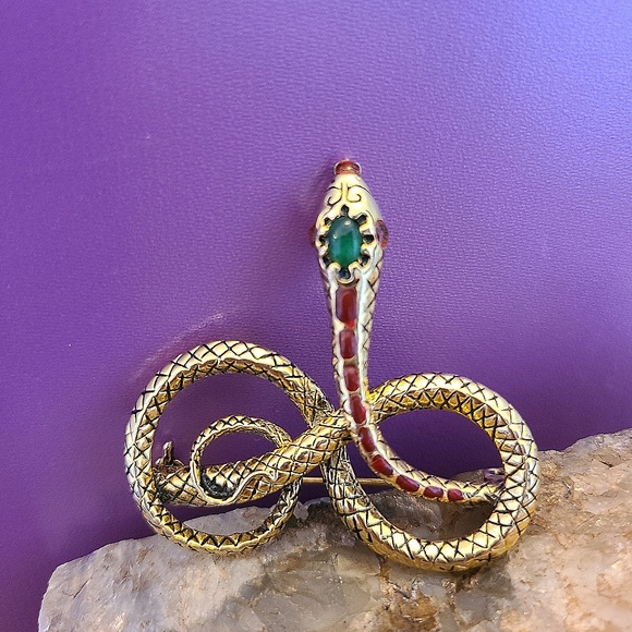 Jewelry | Metropolitan Museum Of Art Mma Snake Brooch Enamel Jade Ruby ...
